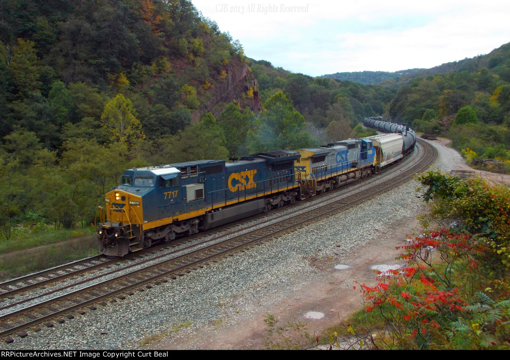 CSX 7717 and 7868